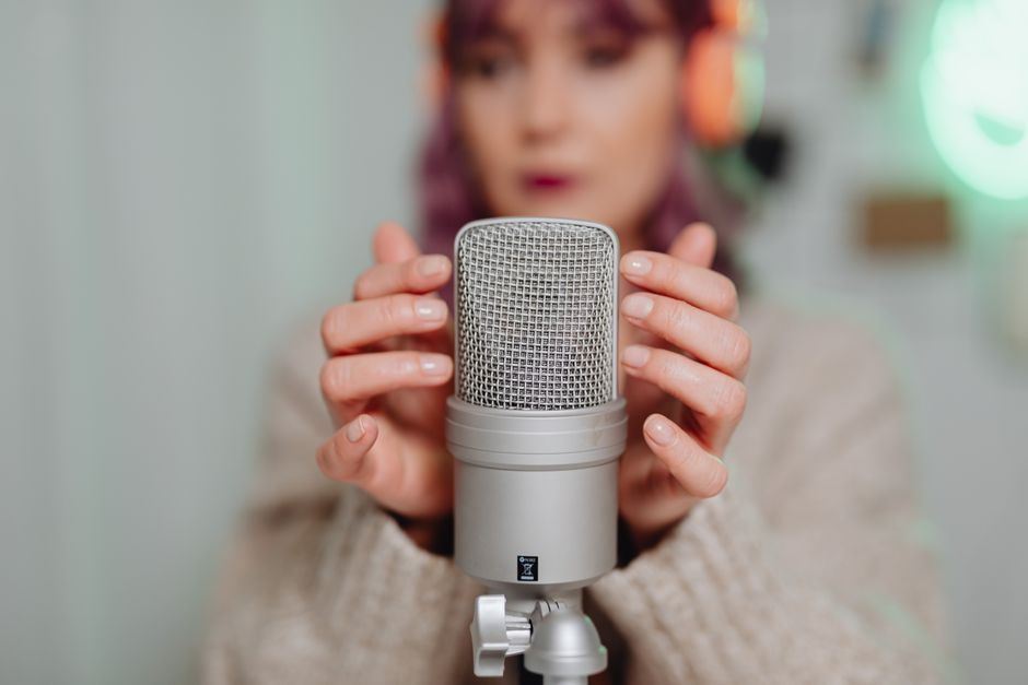 British Voice Over in 2026 step-by-step | Voicescloud